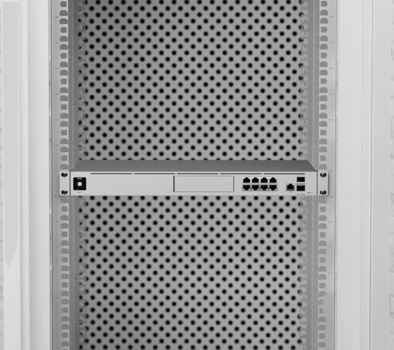 Ubiquiti Networks Unifi Dream Machine Pro All-In-One Enterprise Network ...
